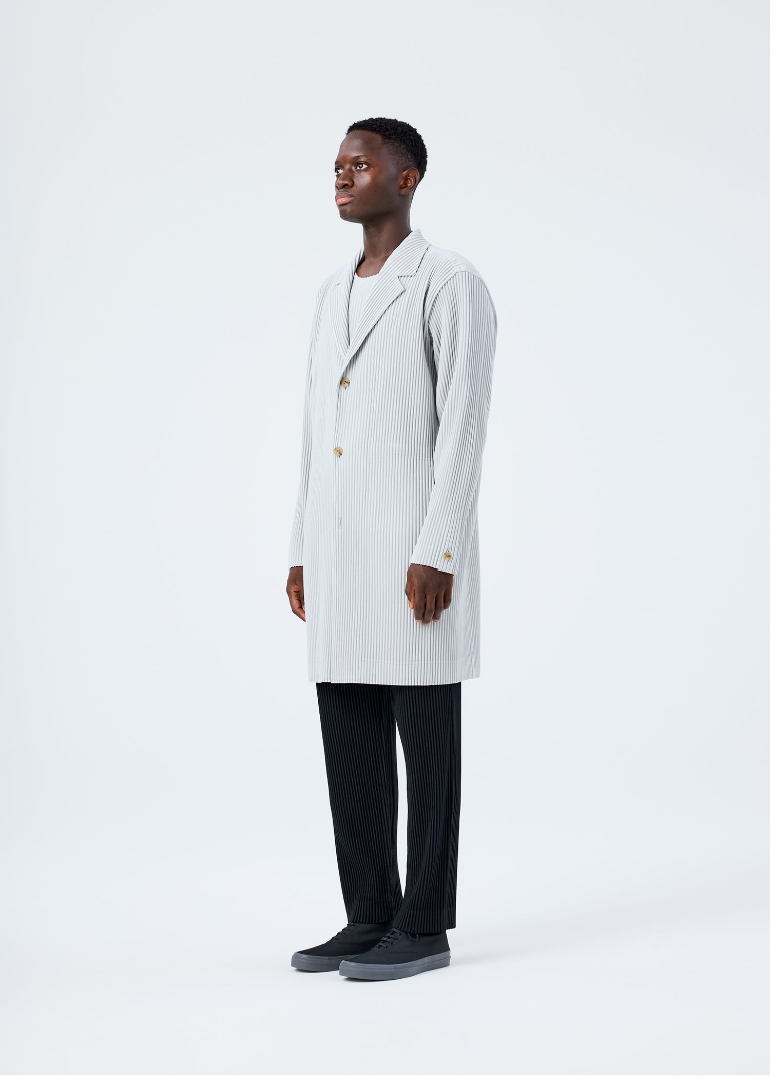 BASICS Long Pleated Jacket Navy – The official ISSEY MIYAKE ONLINE ...